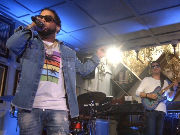 Chimbala presented the best of his repertoire on the Ultra Conciertos ...