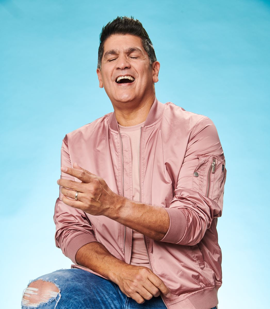 Eddy Herrera brightens the holidays with "Libre Navidad" - Kariculture