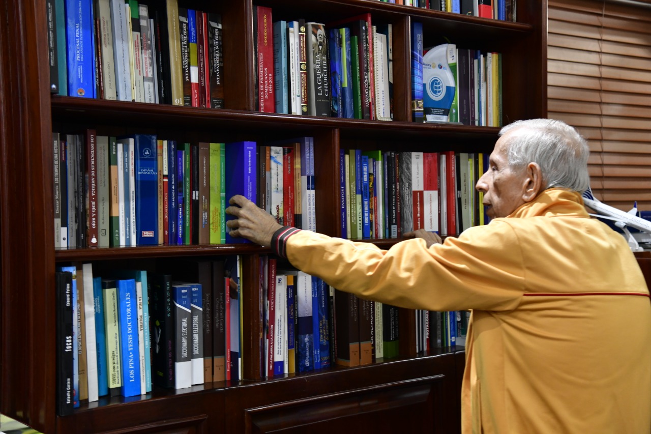 "A book for Yoko Ono" by the writer Luis Beiro is launched - Kariculture