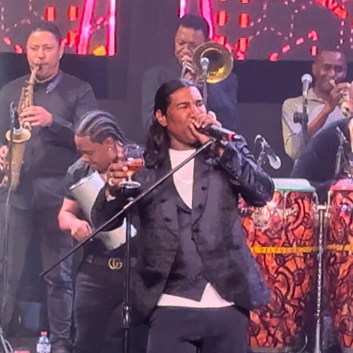 Omega “El fuerte” encendió oficialmente la Navidad de Jet Set Club ...