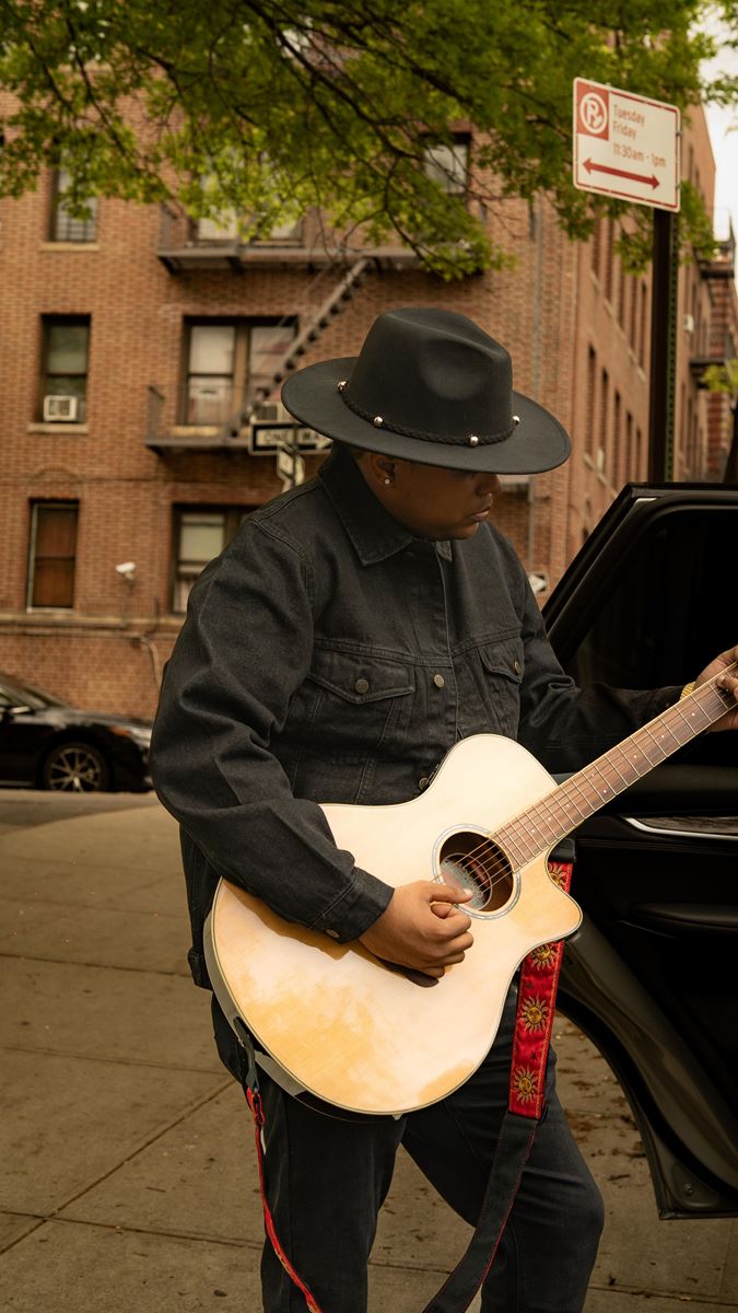 Singer and musician Jarxiel ratifies his versatility in a ballad ...