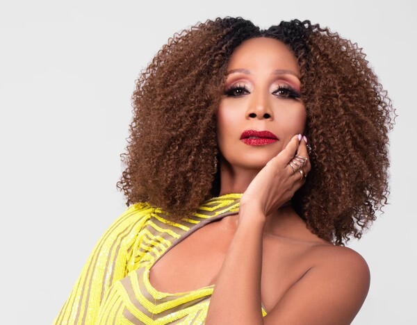 Nadine Goes Acoustic On The Queen Project - Kariculture