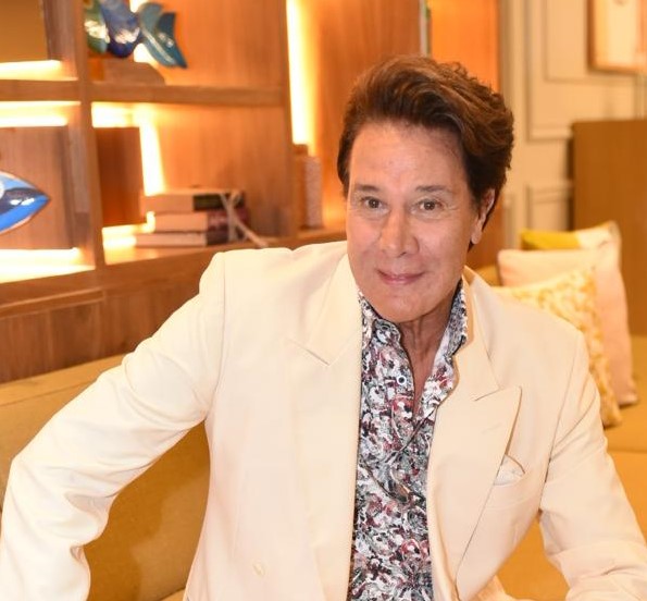 Mexican actor and singer Fernando Allende is seduced by bachata and ...